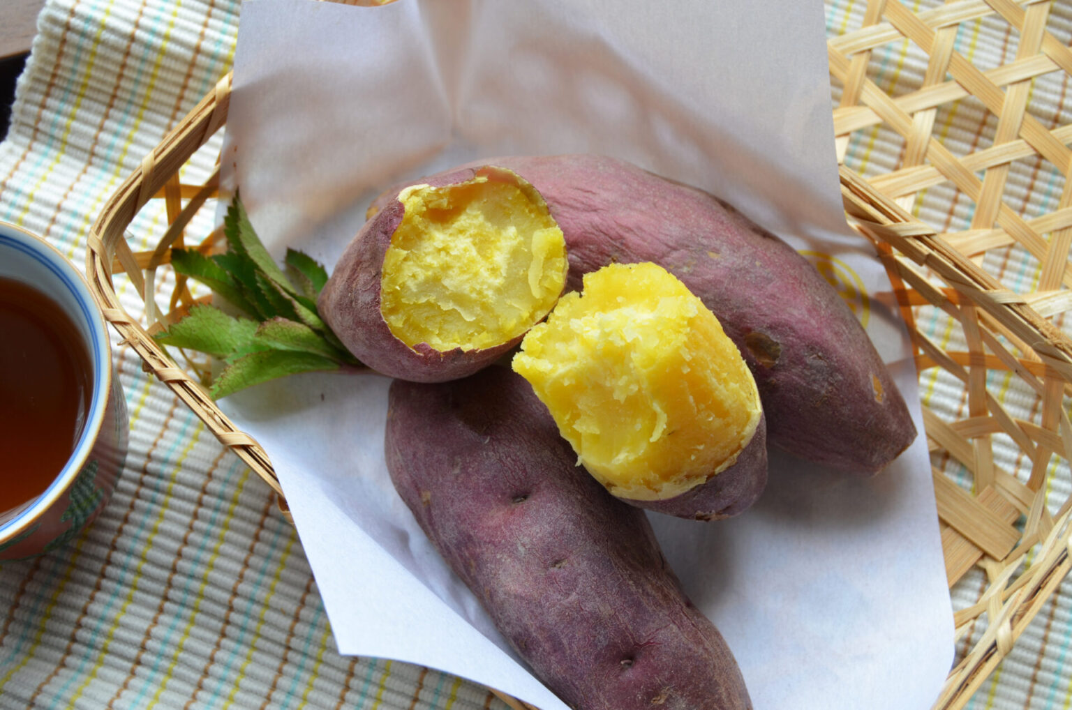 Gooey Yaki Imo (Japanese Baked Sweet Potatoes)焼き芋|Zen In Onigiri